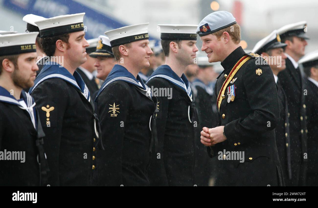 Mine countermeasures squadrons royal navy hi-res stock photography and ...