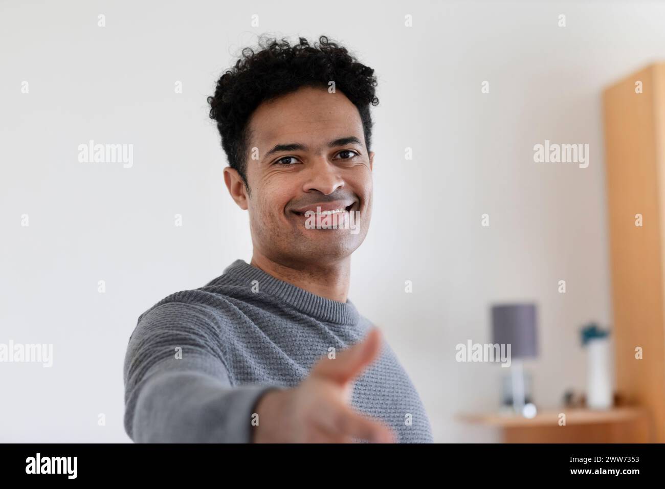 Hand poised hi-res stock photography and images - Alamy