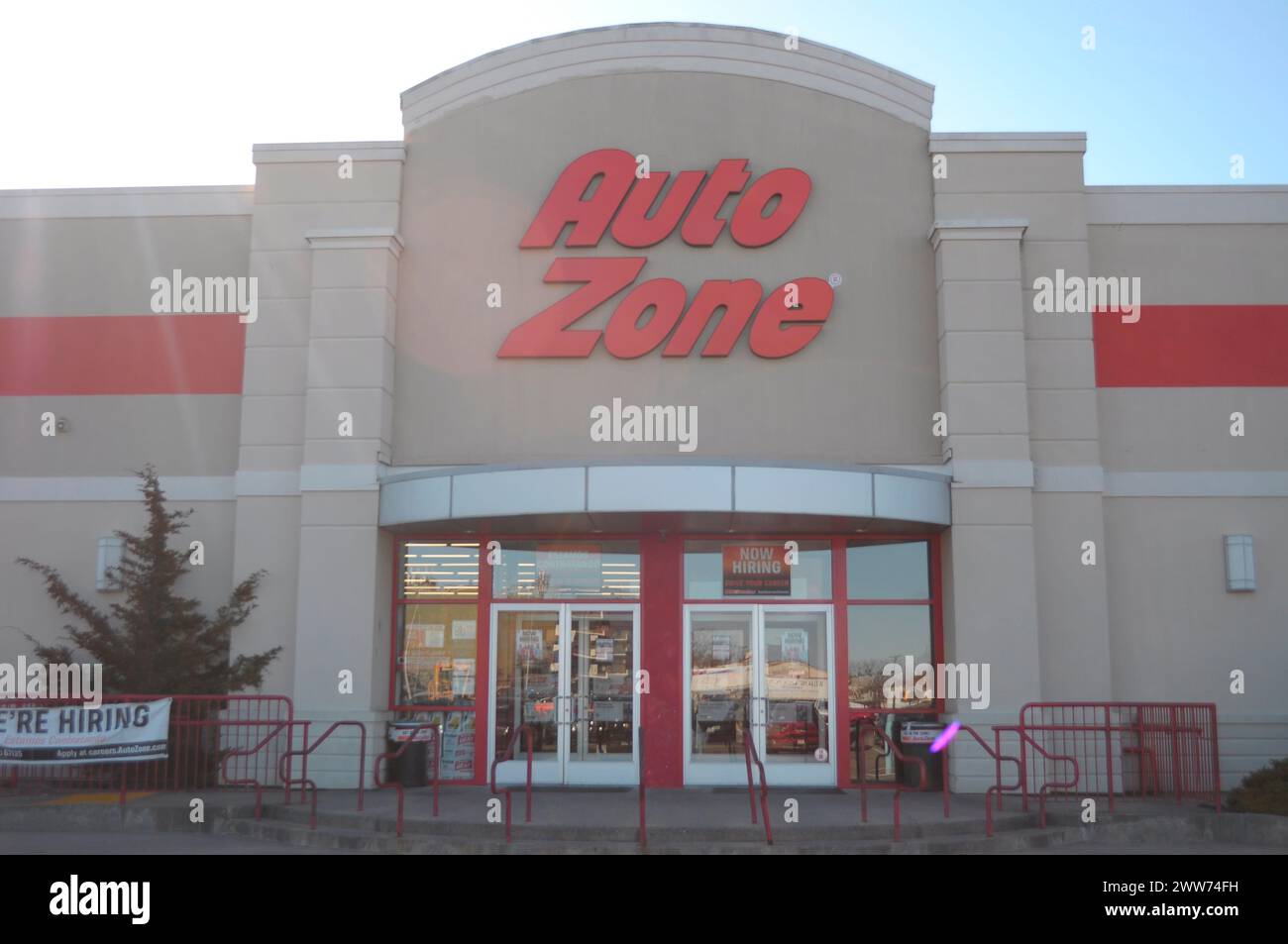 Autozone logo hi-res stock photography and images - Alamy