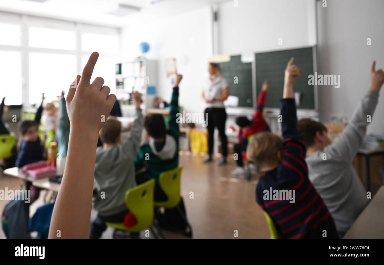 Stuttgart, Germany. 22nd Mar, 2024. Pupils at an elementary school work ...