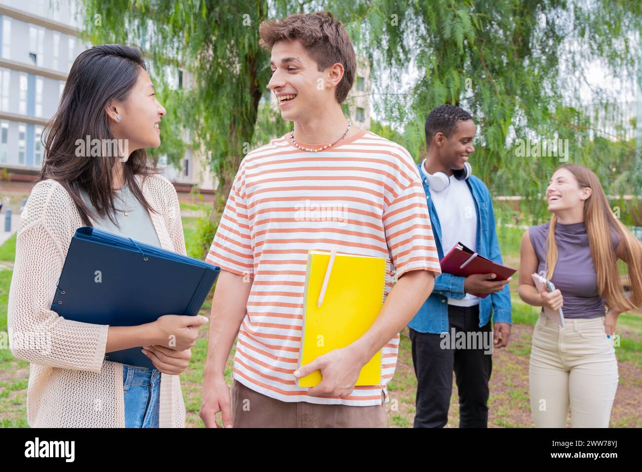 Teen girls on college campus hi-res stock photography and images - Alamy