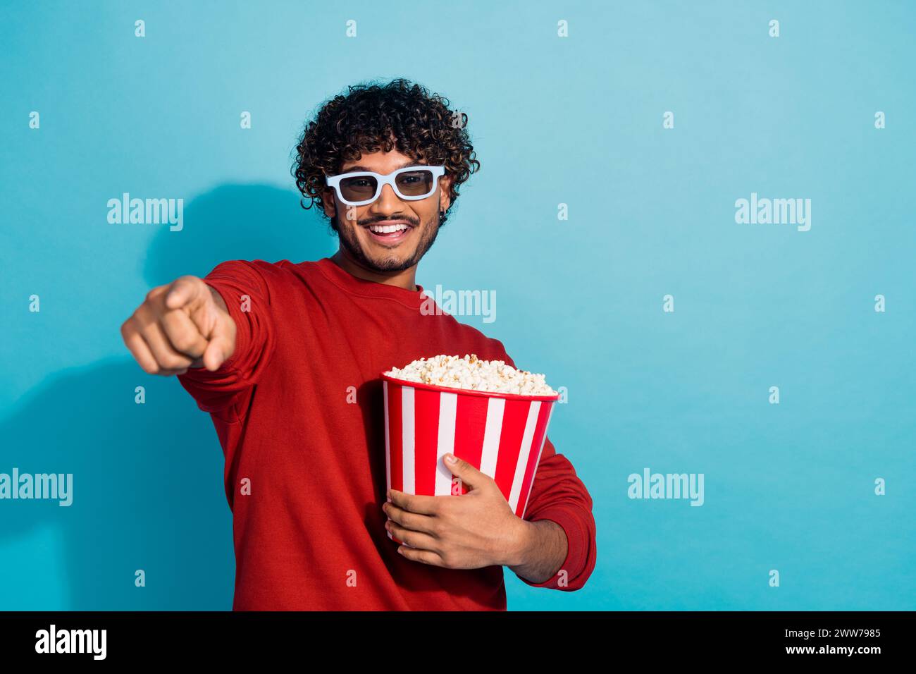 Photo of positive funny man in 3d glasses popcorn laugh funny moment ...