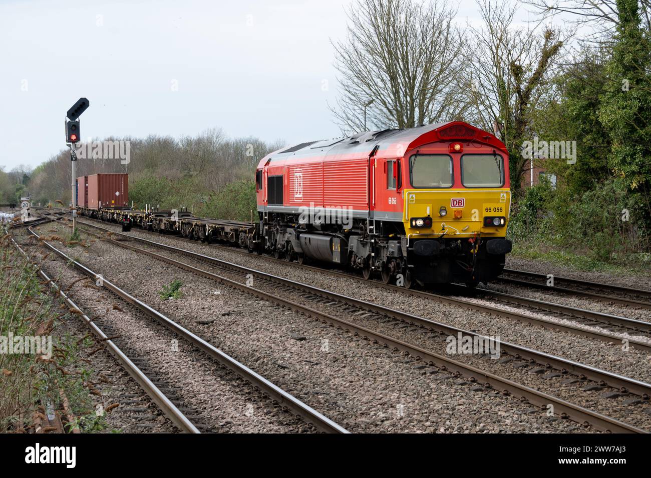 DB class 66 diesel locomotive No. 66056 pulling a freightliner train at ...