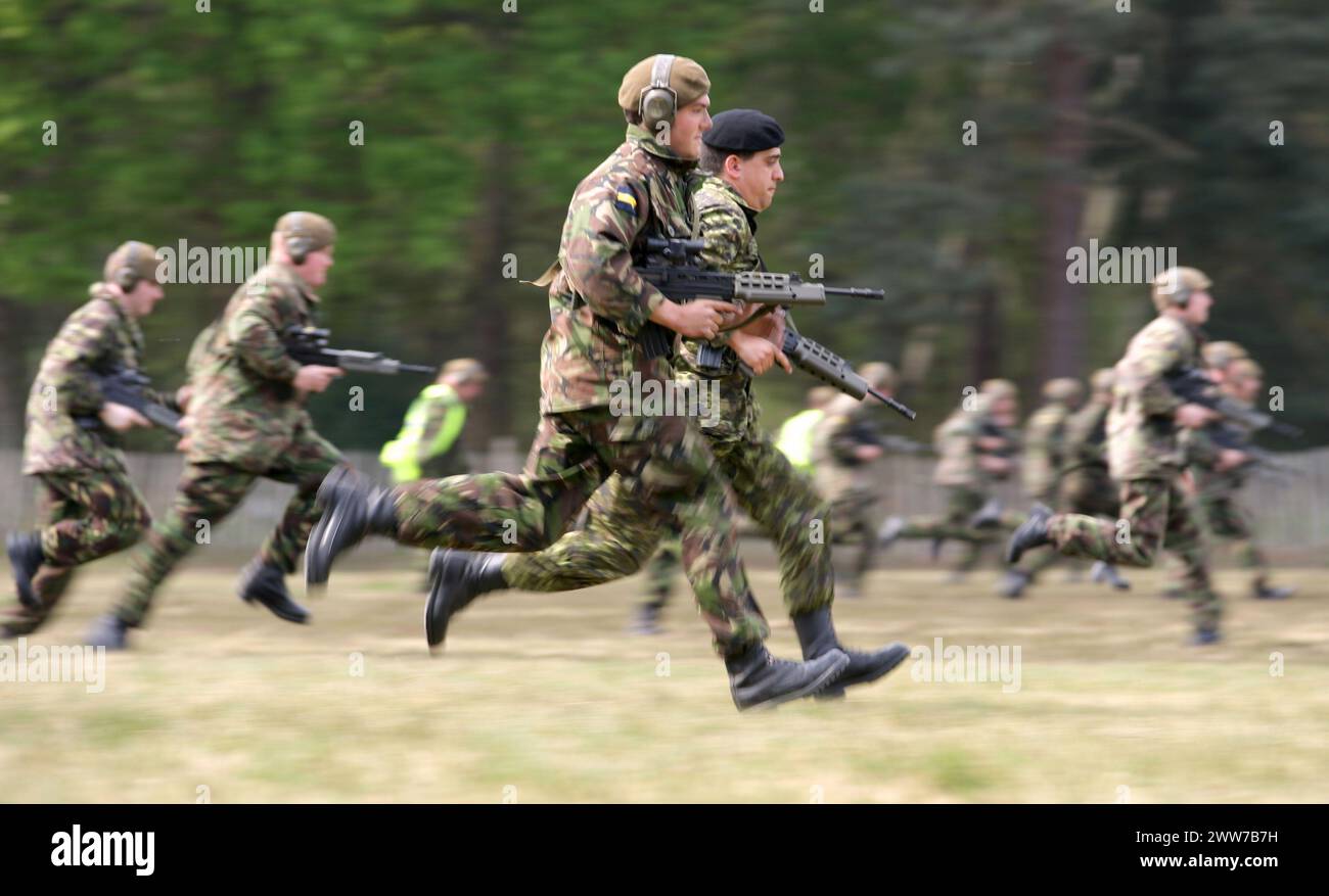 18/07/11 UNDATED FILE PHOTO SHOWING TERRITORIAL ARMY TRAINING IN THE UK ...