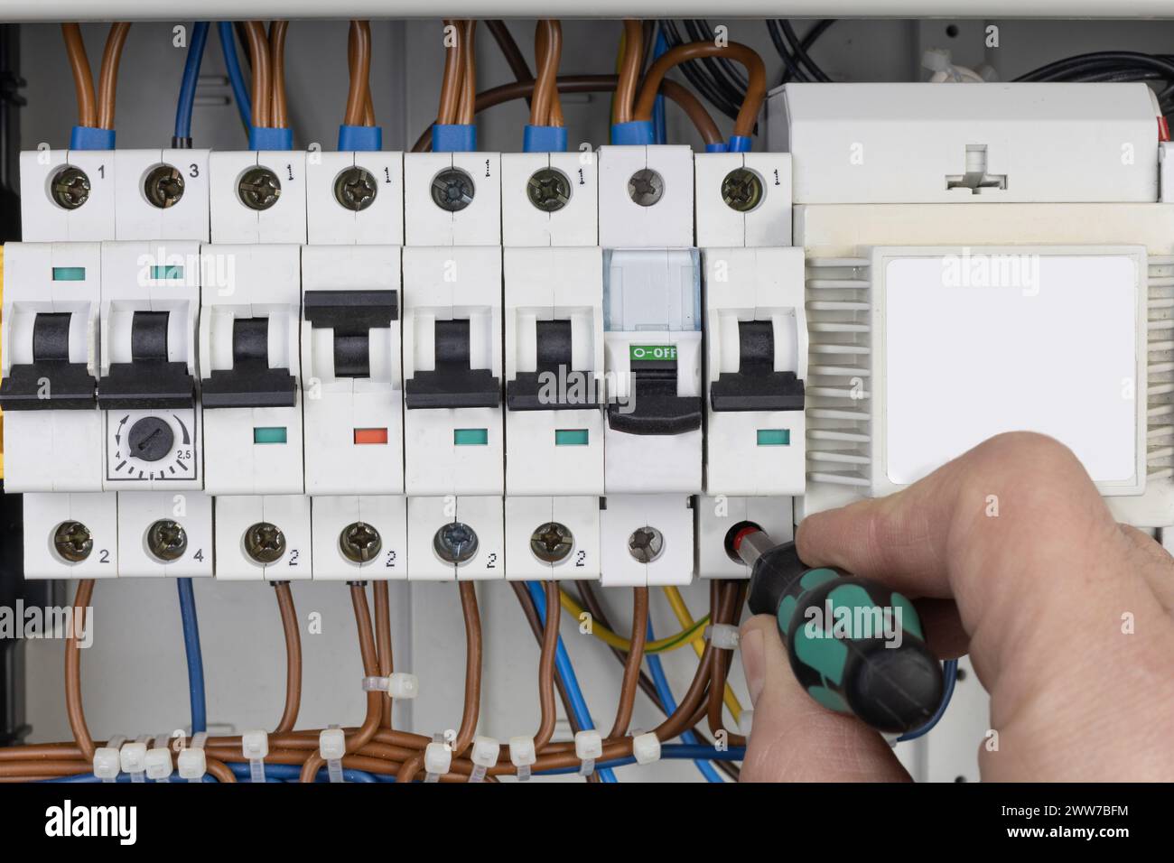 Electrical circuit operation hi-res stock photography and images - Alamy