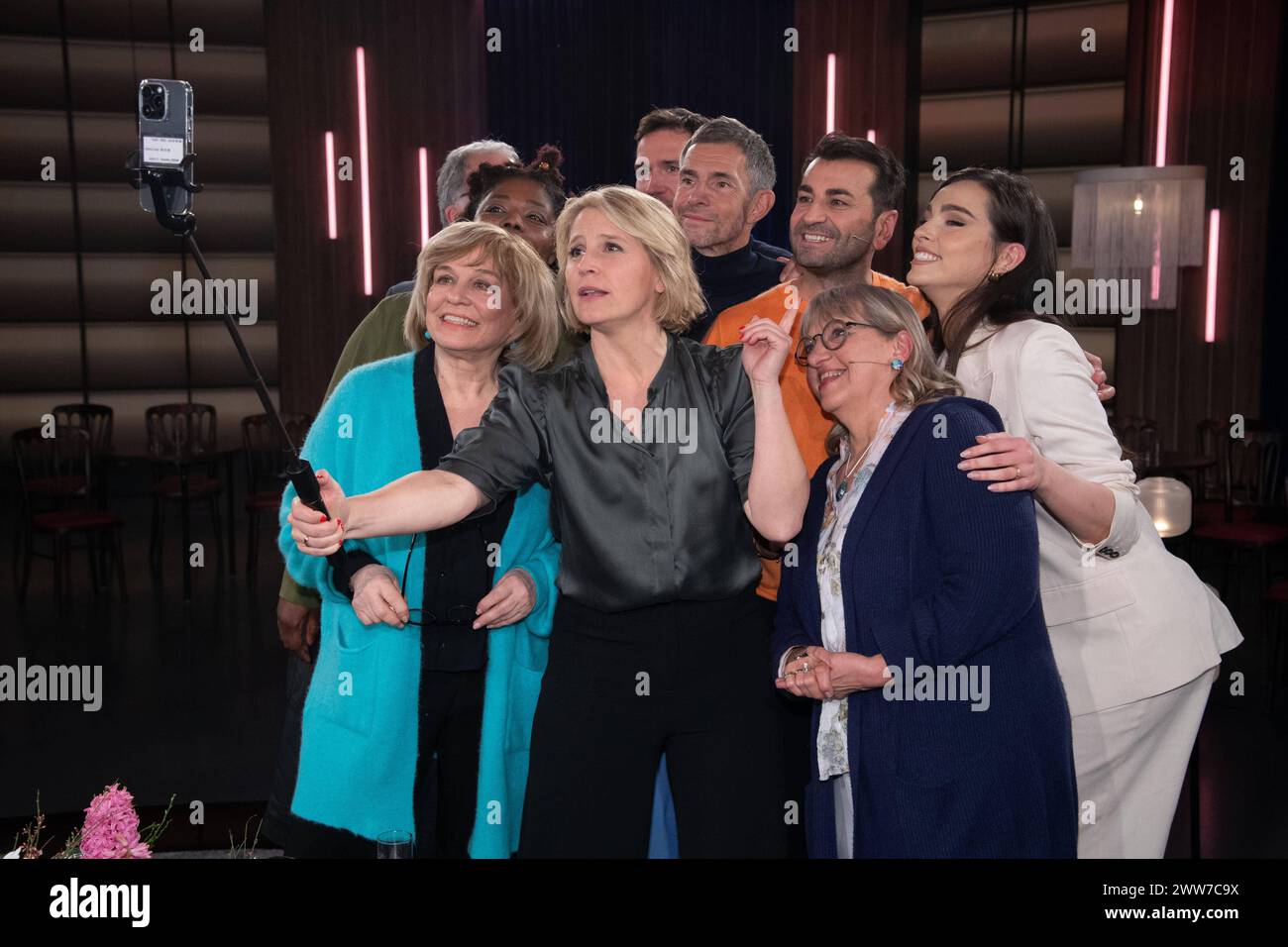 Gruppenfoto mit den Gastgebern Susan LINK und Micky BEISENHERZ, und den ...