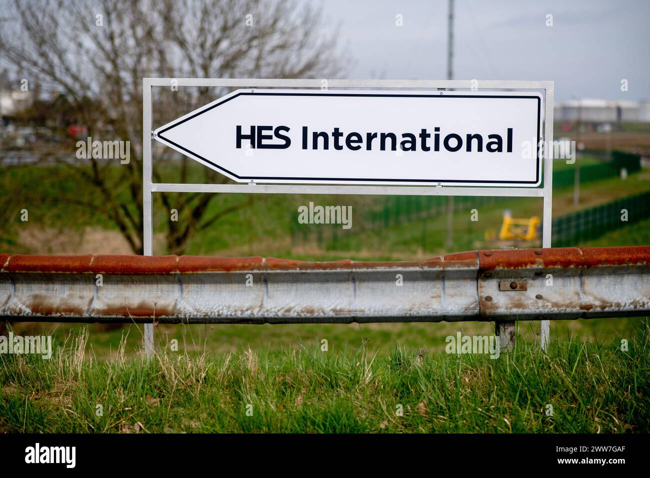 Wilhelmshaven, Germany. 14th Mar, 2024. A sign with the HES ...