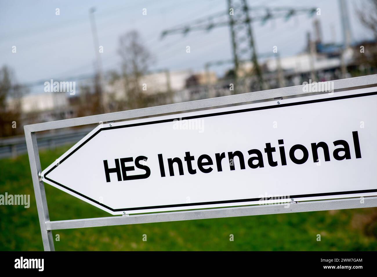 Wilhelmshaven, Germany. 14th Mar, 2024. A sign with the HES ...