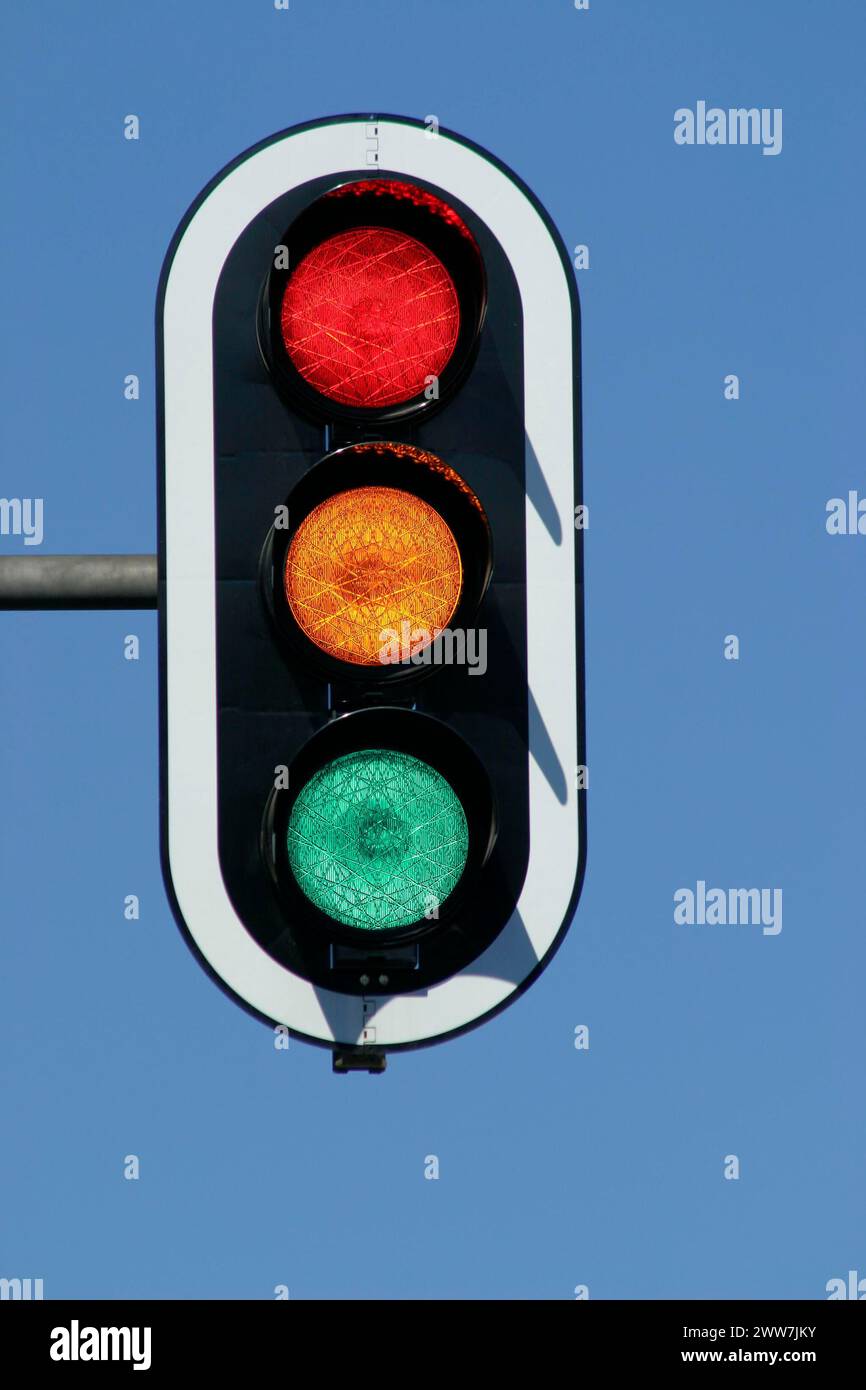 Red robot traffic light hi-res stock photography and images - Alamy