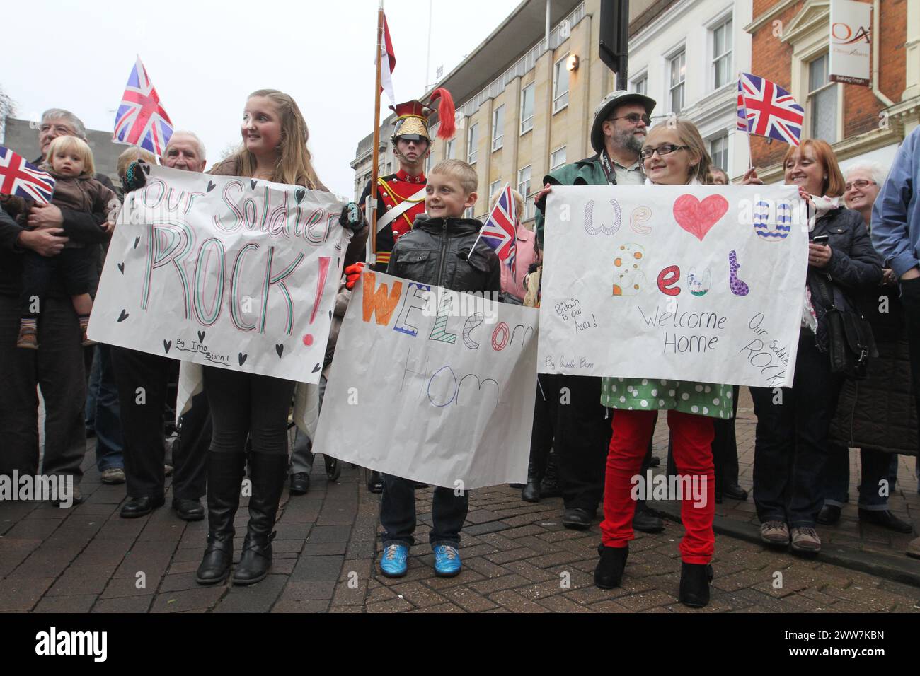 22/11/11. ..Crowds line the streets of Northampton to welcome home 9th ...