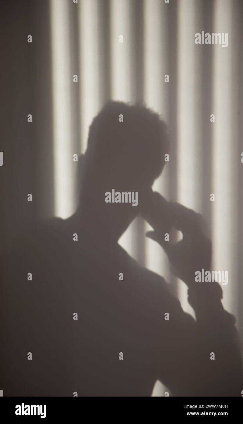 Conversation mobile shadow hi-res stock photography and images - Alamy