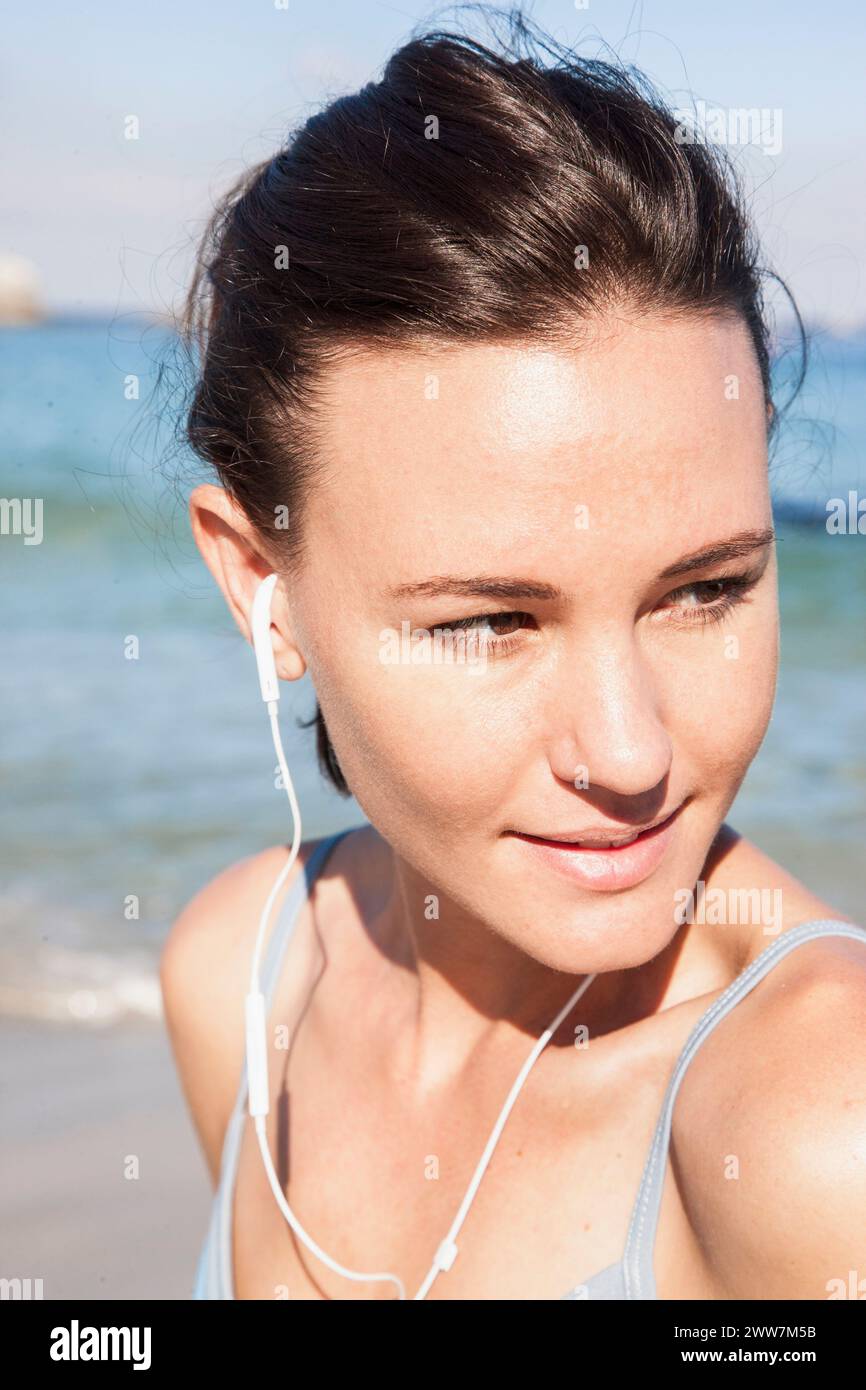 Woman wearing earbuds hi-res stock photography and images - Alamy