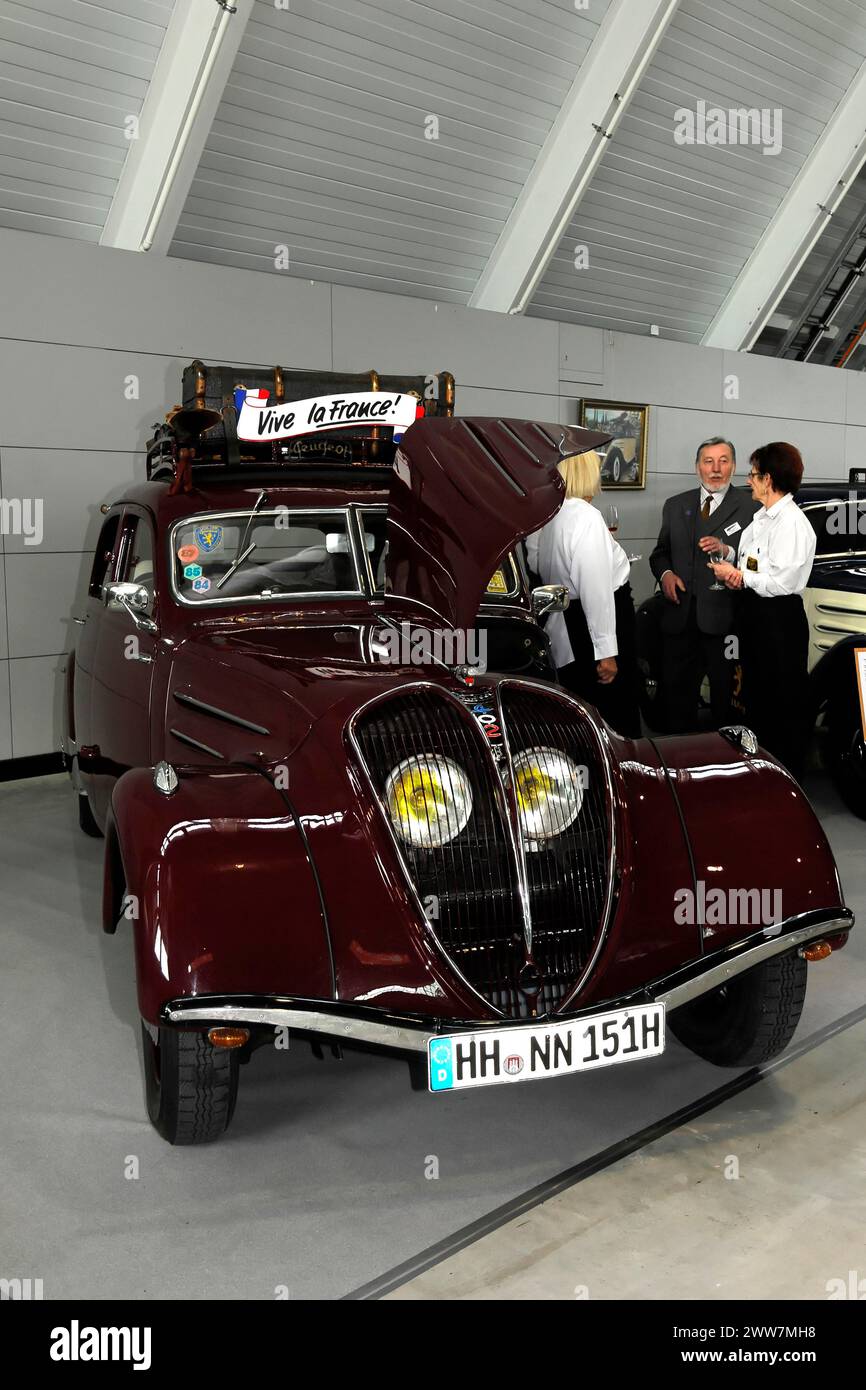 RETRO CLASSICS 2010, Stuttgart Messe, A well-kept dark red classic ...