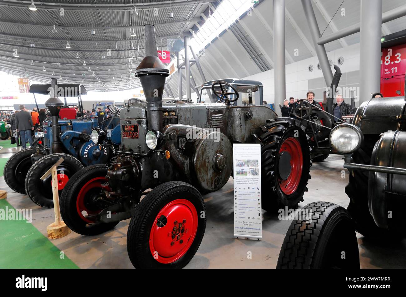 Retro tractor hi-res stock photography and images - Alamy