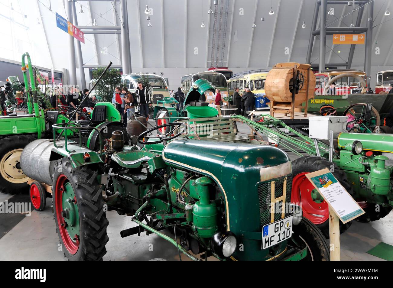 Retro tractor hi-res stock photography and images - Alamy
