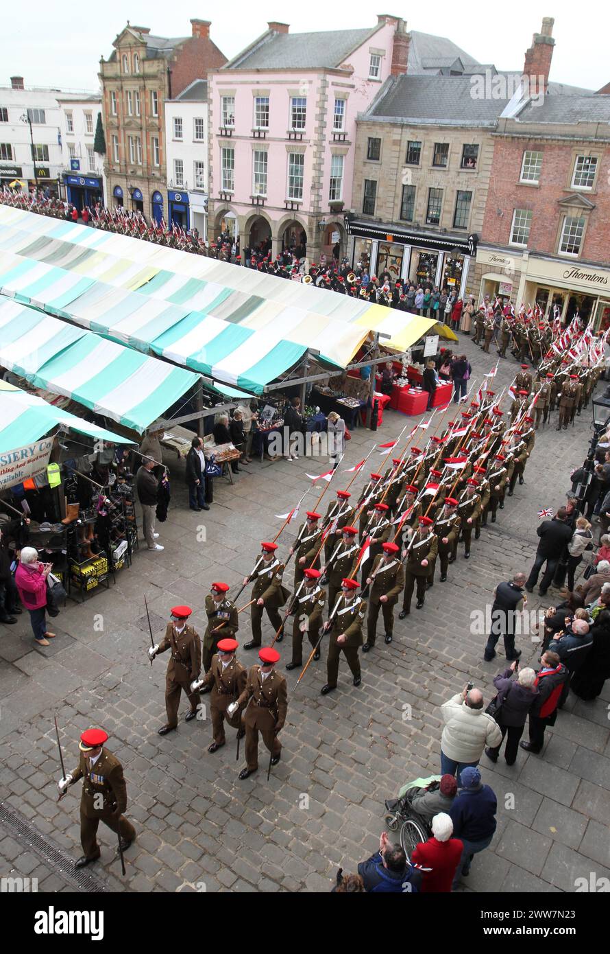 24/11/11. ..Thousands of people show their support for soldiers from ...