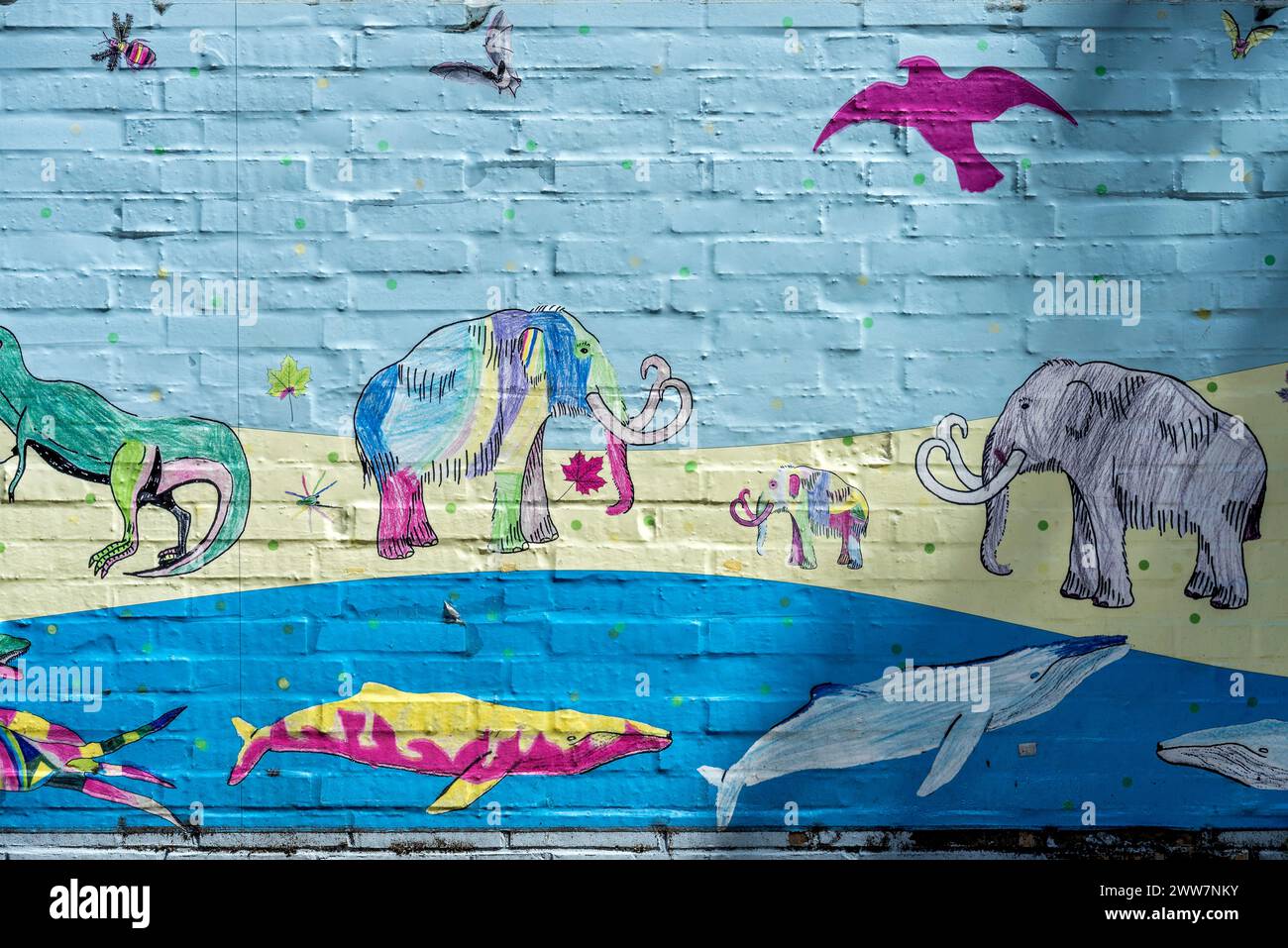 Animals of prehistoric times in water, land and air, whales, mammoths ...