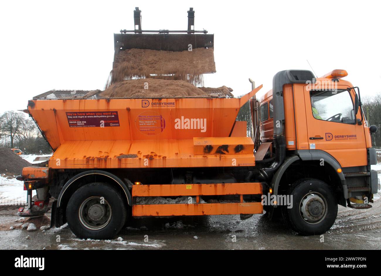 Gritting lorry spreading grit salt hi-res stock photography and images ...