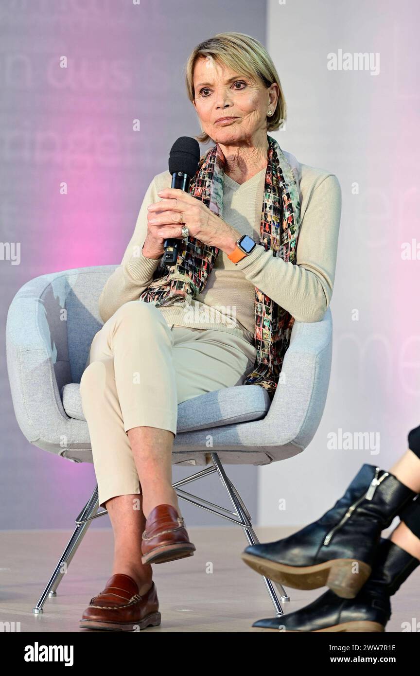 Uschi Glas im Gespräch zu ihrem Buch Ein Schätzchen war ich nie auf der ARD, ZDF und 3sat ...