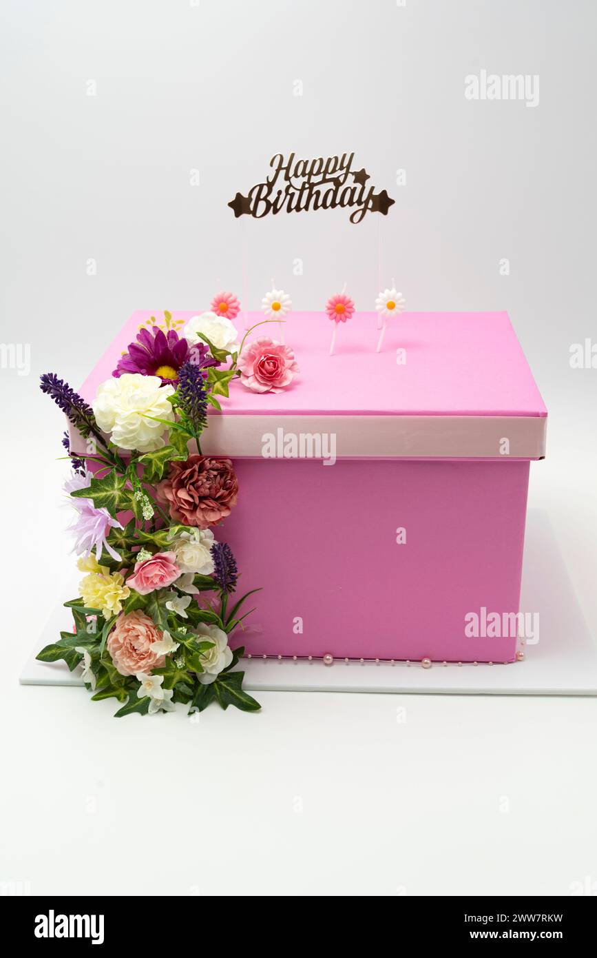 Cake gift box hi-res stock photography and images - Alamy