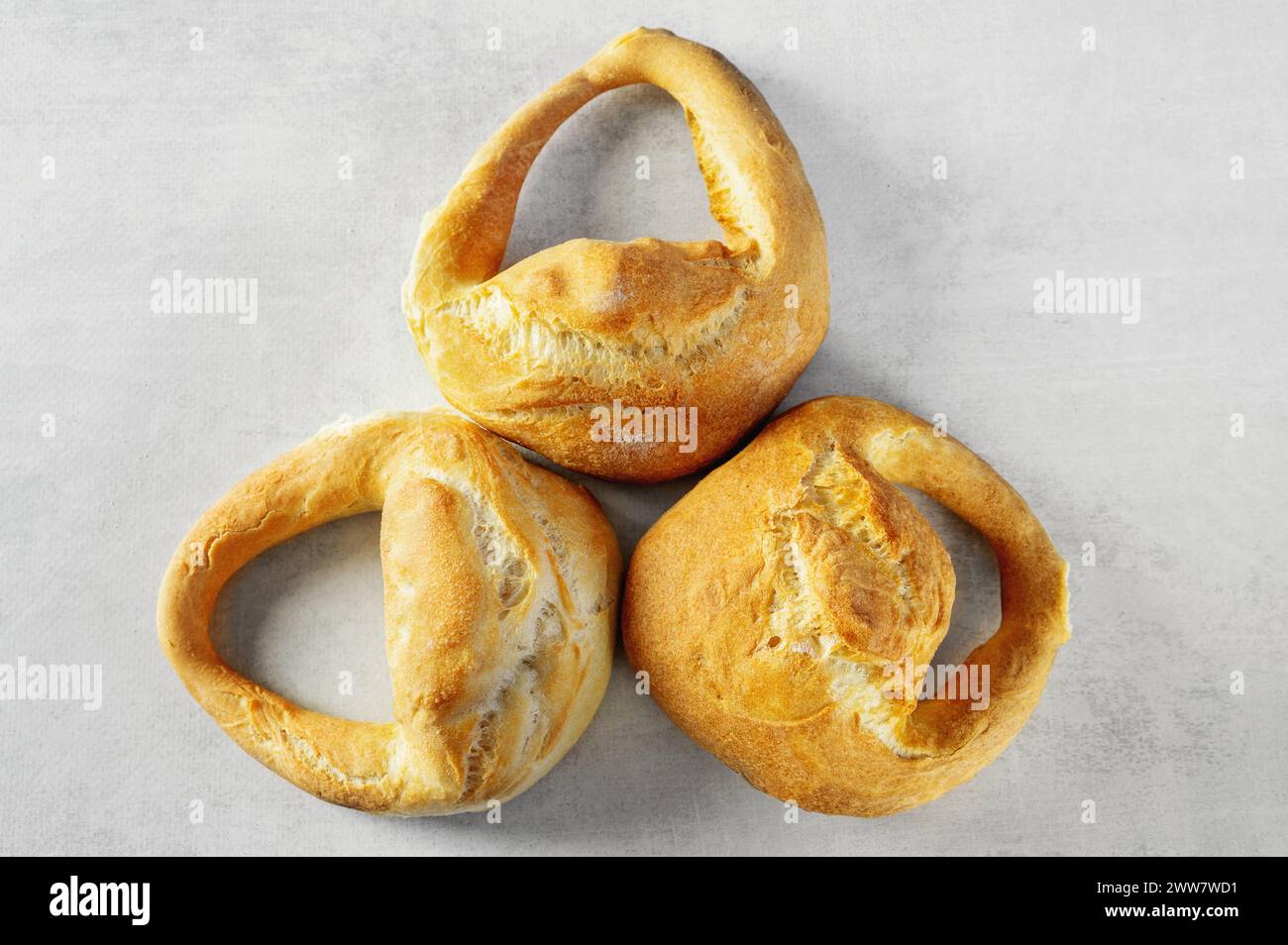 Kalach is a traditional East Slavic bread baked by hand. Delicious ...