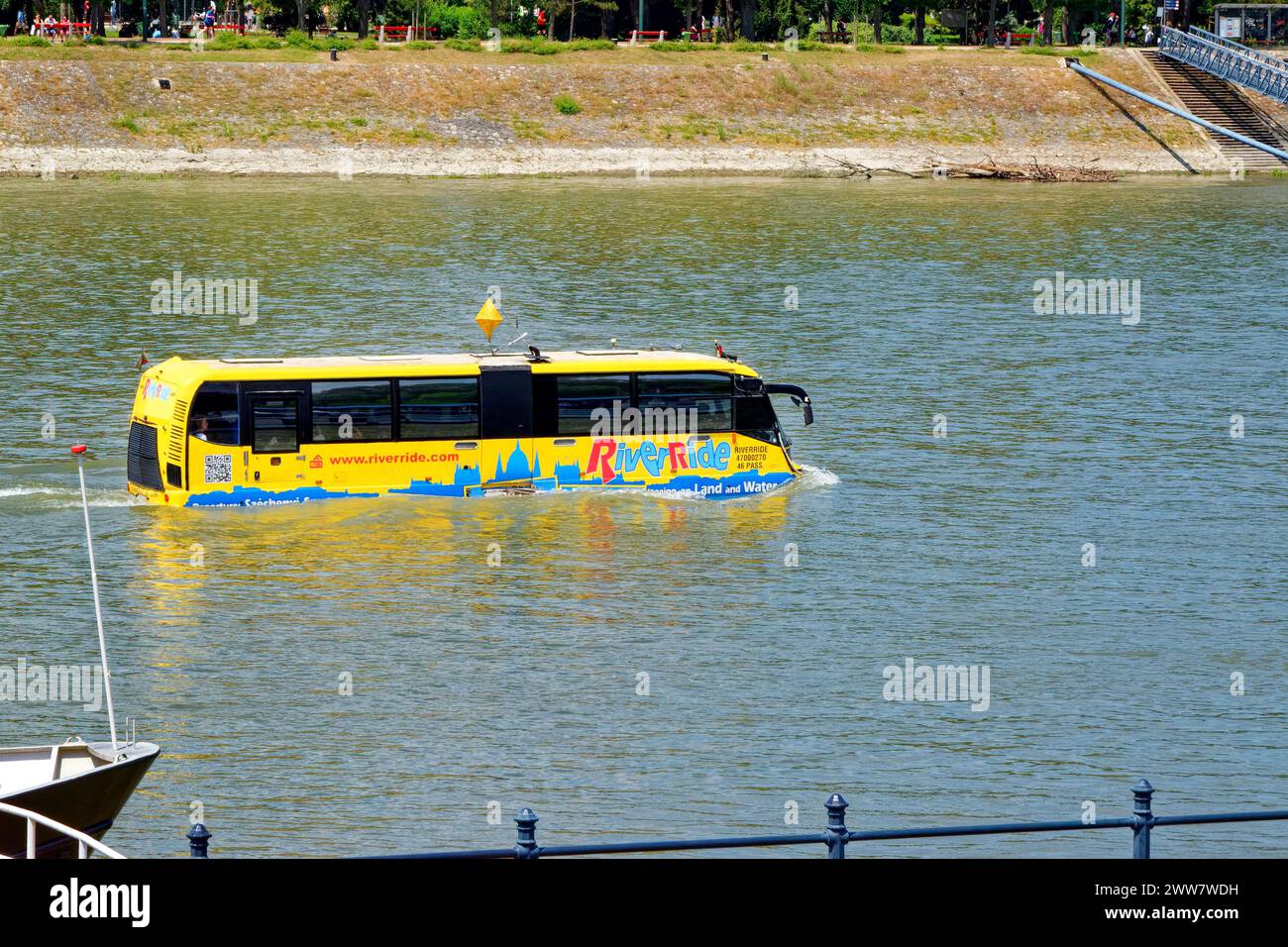 Floating Bus, Amphibious Bus Stock Photo - Alamy