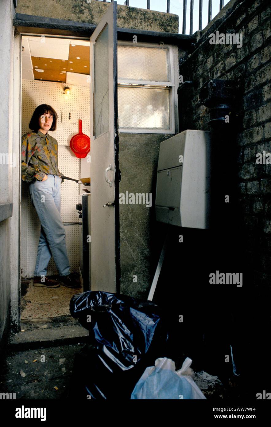1990s kitchen uk hi-res stock photography and images - Alamy