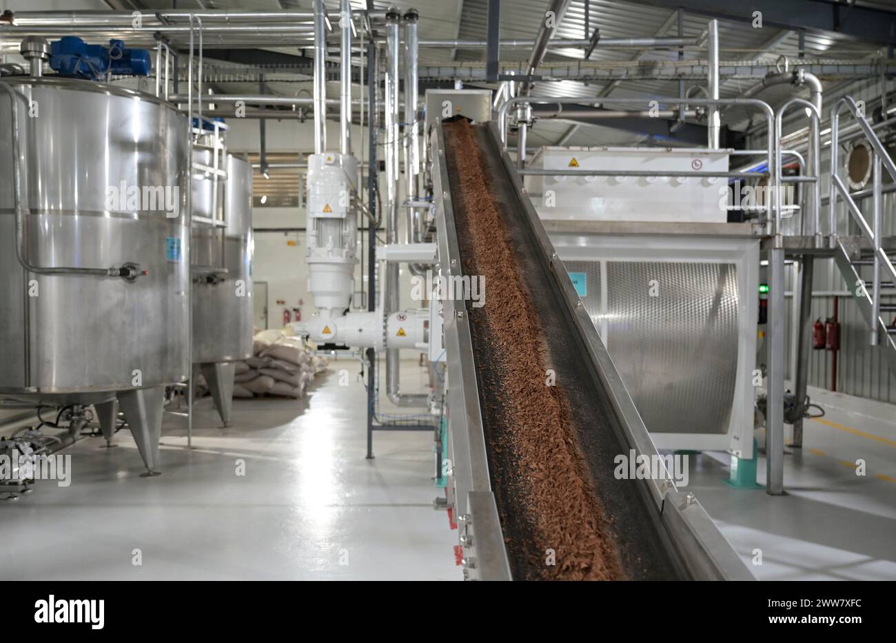 Cocoa production in ghana hi-res stock photography and images - Alamy