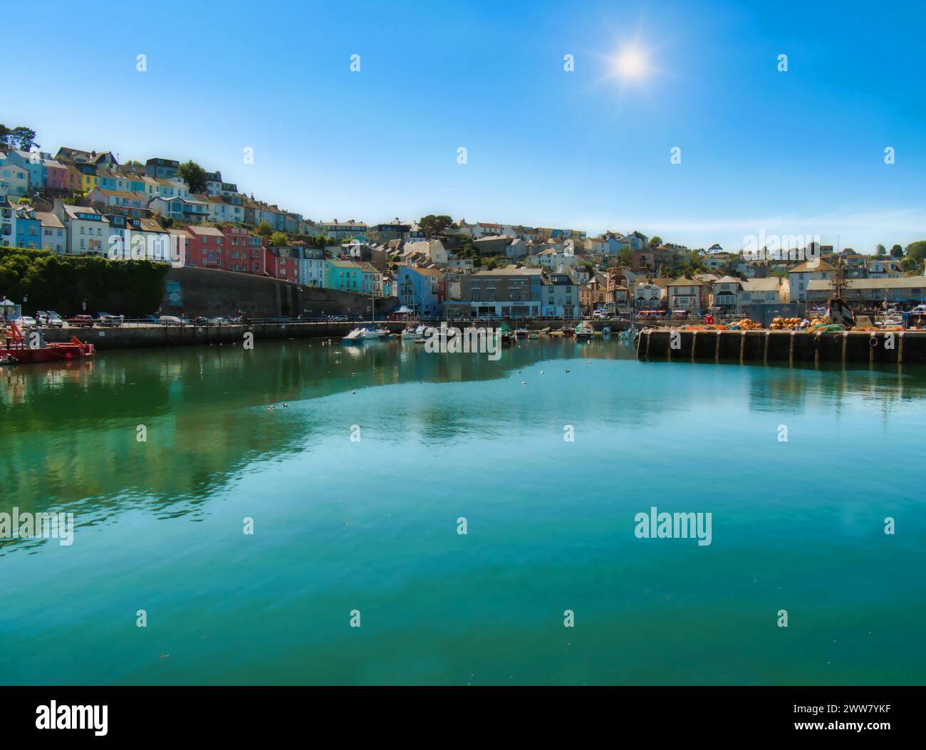 Afternoon sunshine over the colourful hillside buildings and quayside ...