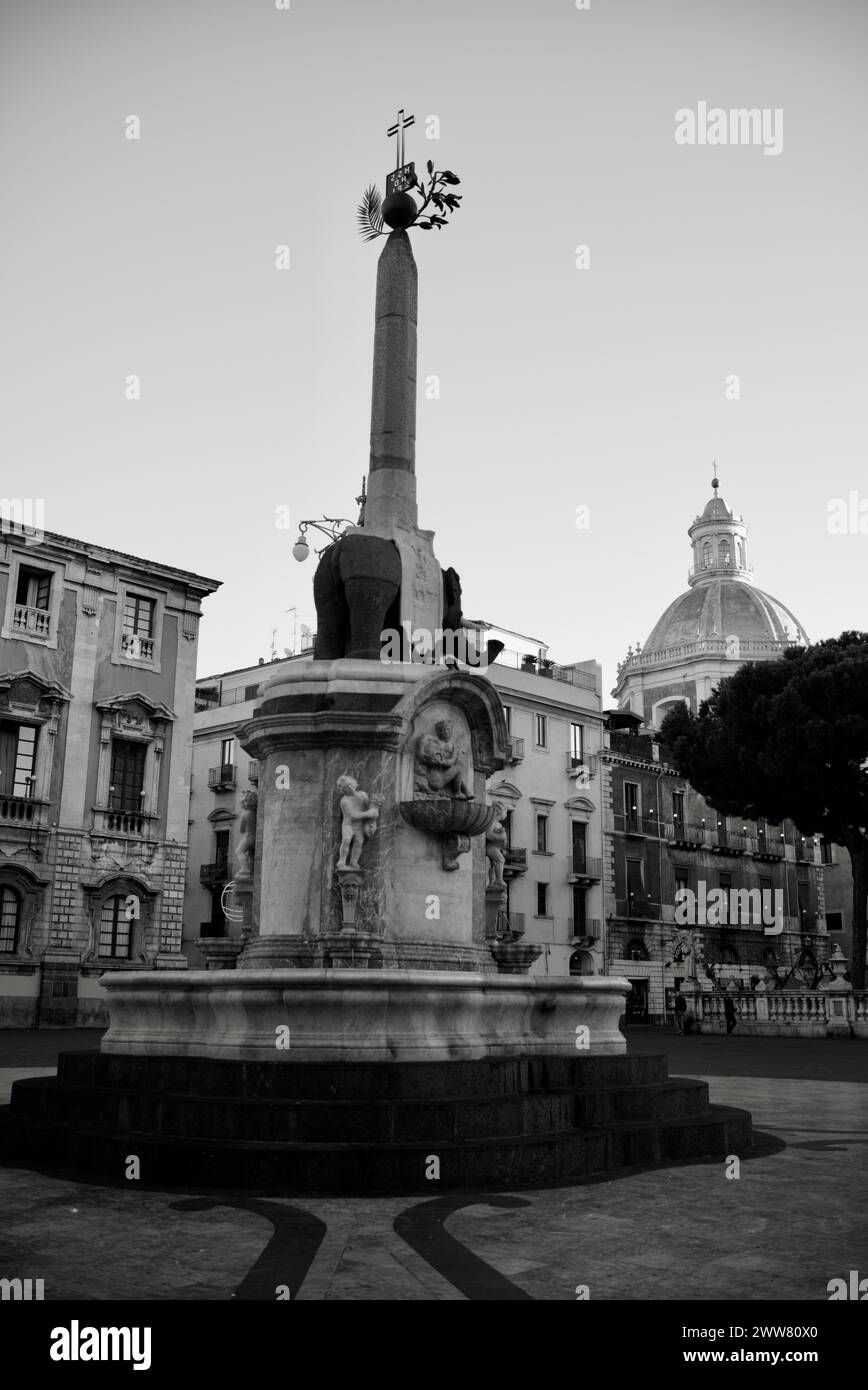 Fountain of the Elephant, Catania, Sicily Stock Photo - Alamy