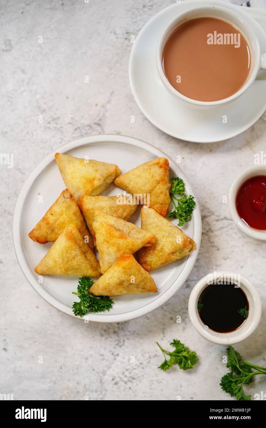 Samosa snack hi-res stock photography and images - Alamy