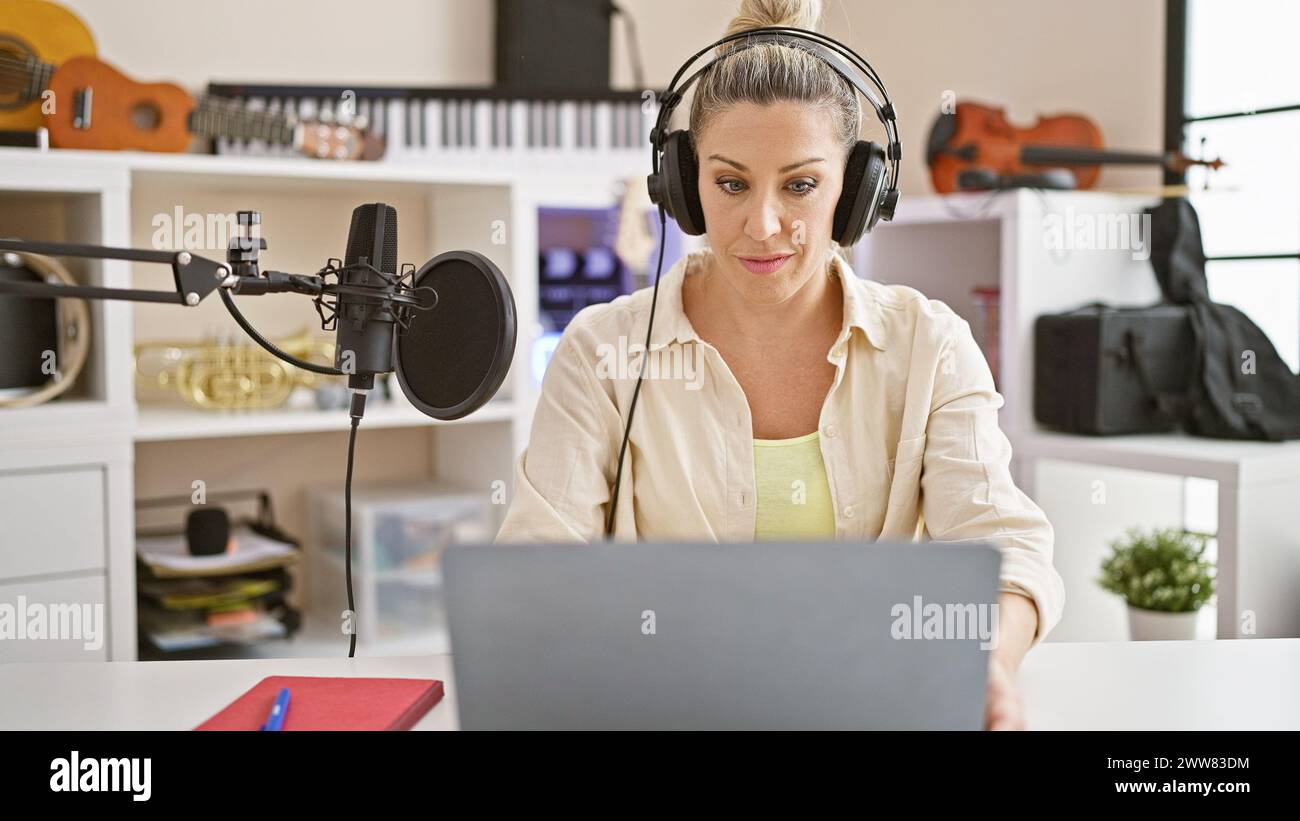 Young blonde woman radio reporter hi-res stock photography and images ...