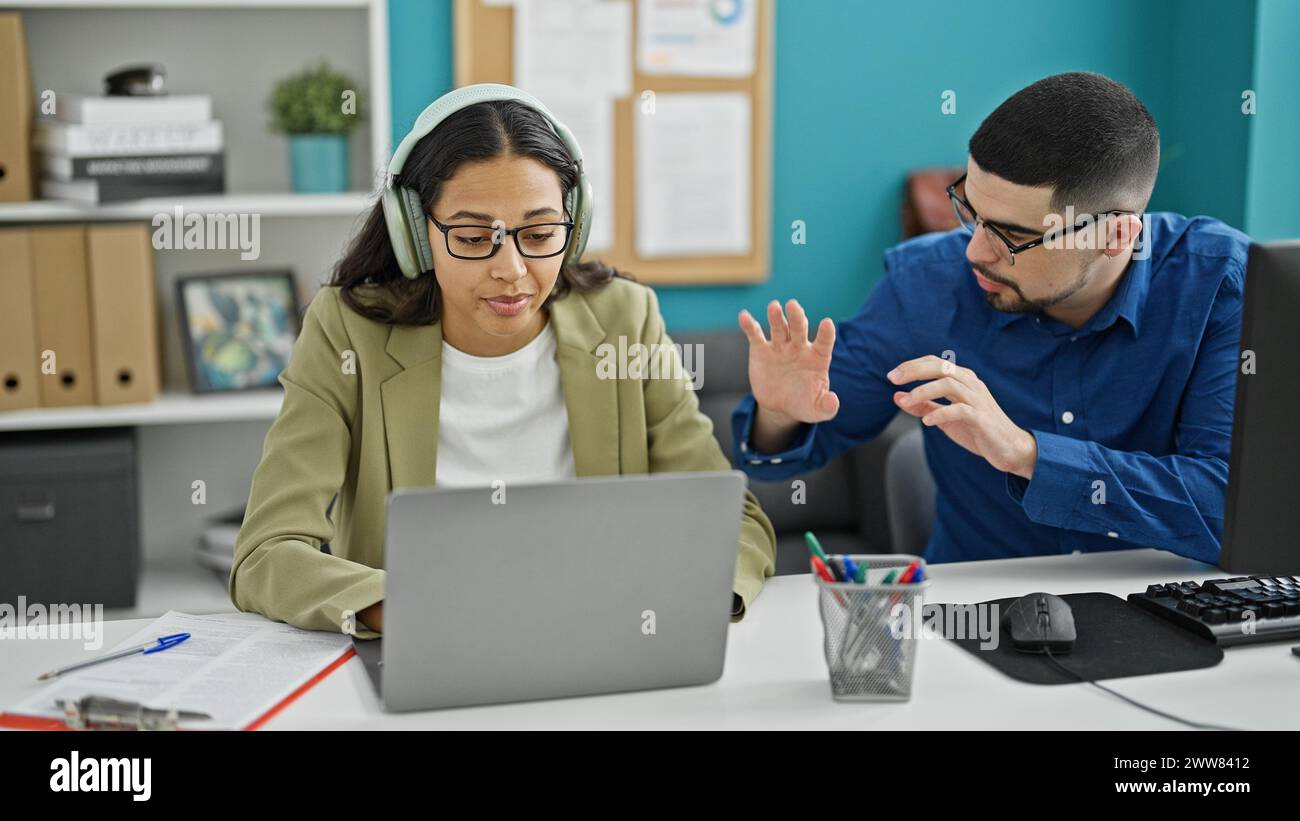 Communications conflict hi-res stock photography and images - Alamy