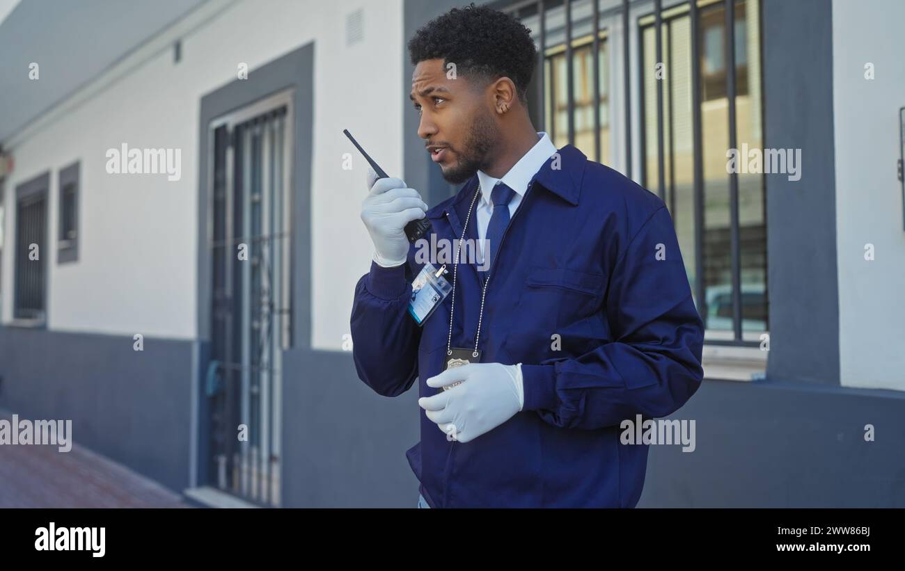 Security guard african american hi-res stock photography and images - Alamy