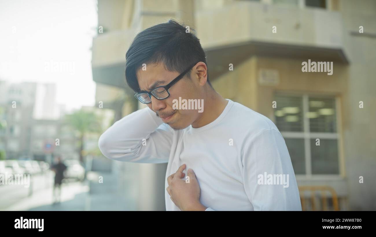 Man clutching chest hi-res stock photography and images - Alamy