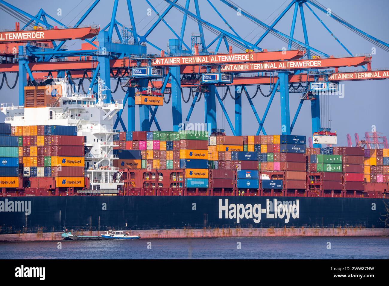 Container Terminal Altenwerder, Hapag-Lloyd container ship Frankfurt ...