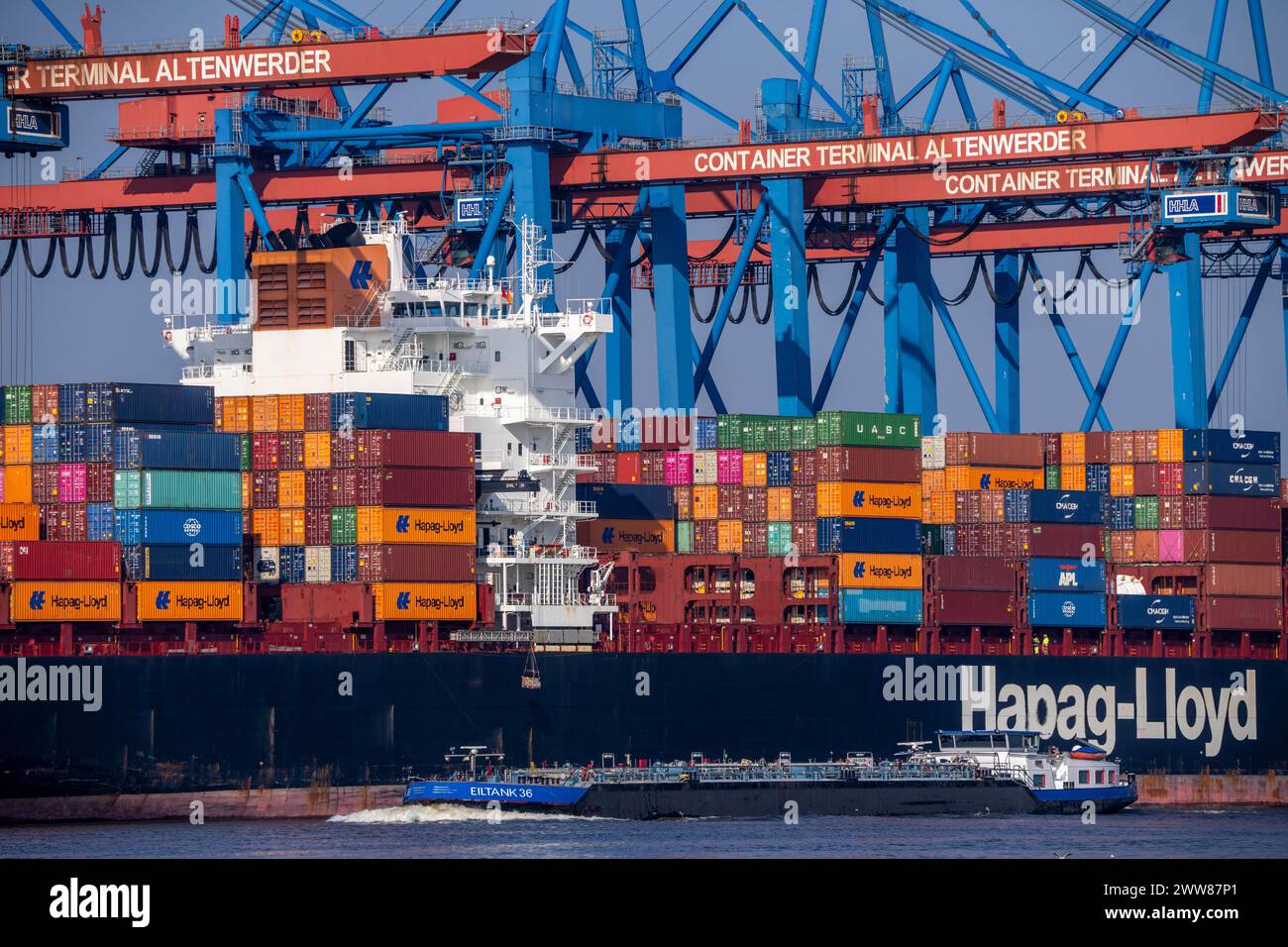 Container-Terminal-Altenwerder, Hapag-Lloyd container ship Frankfurt ...