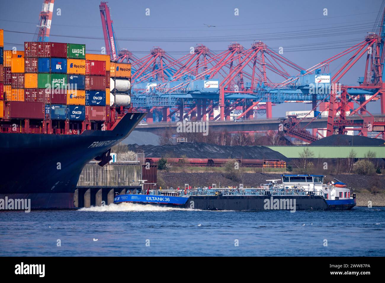 Container-Terminal-Altenwerder, Hapag-Lloyd container ship Frankfurt ...