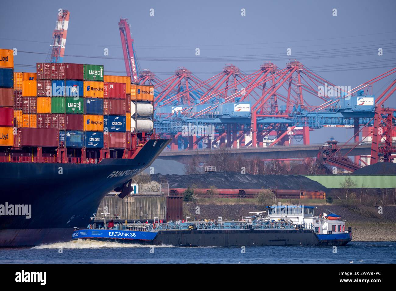 Container-Terminal-Altenwerder, Hapag-Lloyd container ship Frankfurt ...