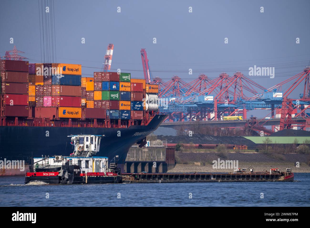 Container-Terminal-Altenwerder, Hapag-Lloyd container ship Frankfurt ...