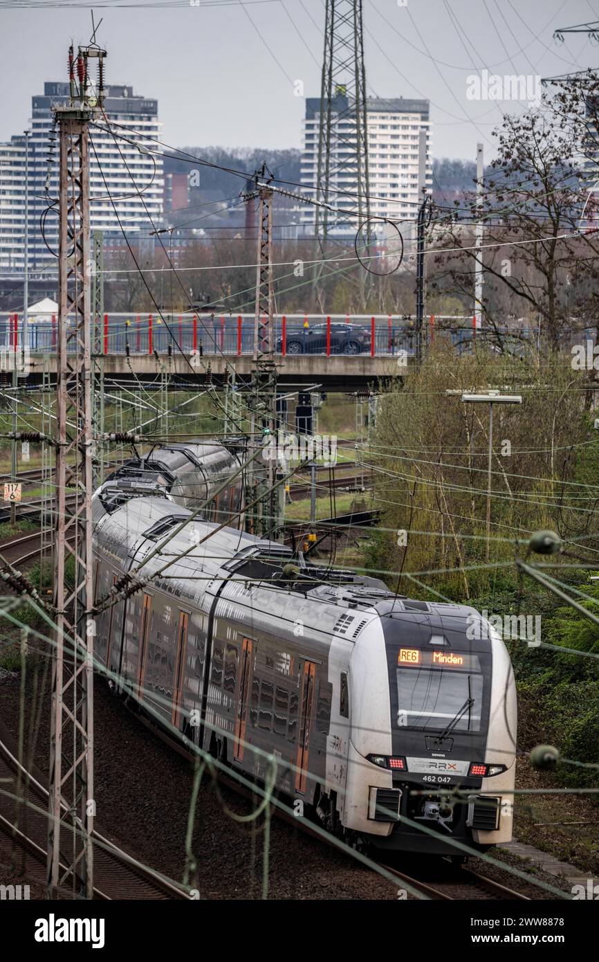RRX, Rhein-Ruhr-Express Zug auf der Bahnstrecke zwischen Mülheim an der ...