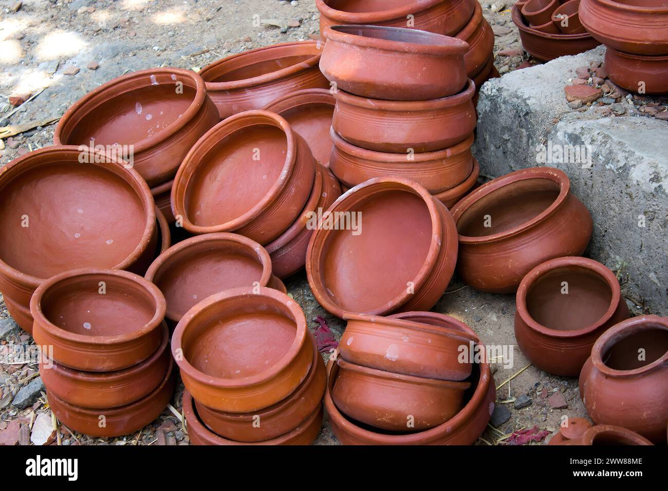 Clay cooking pots hi-res stock photography and images - Alamy