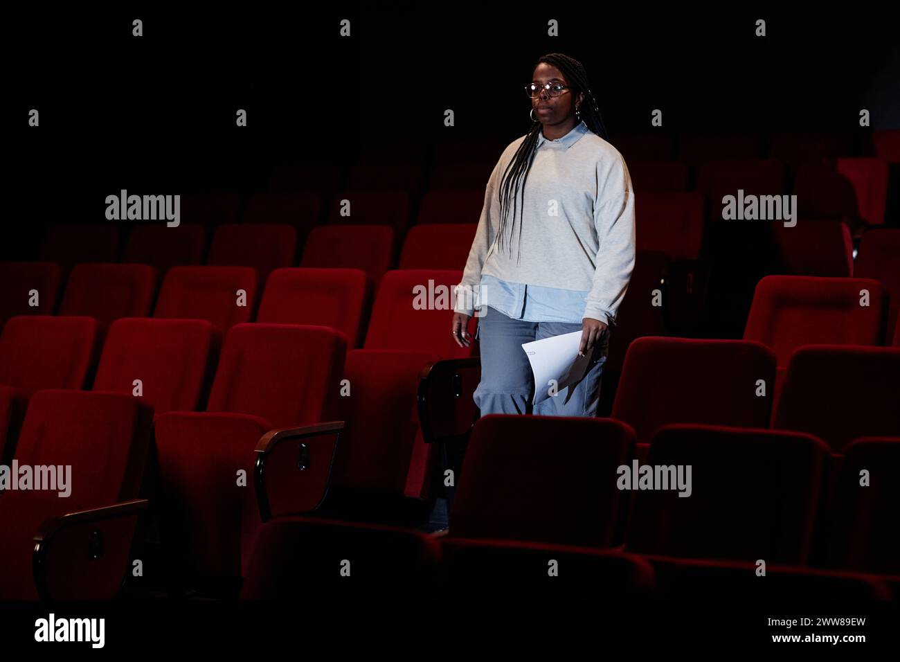 Performer theater stage audience hi-res stock photography and images ...