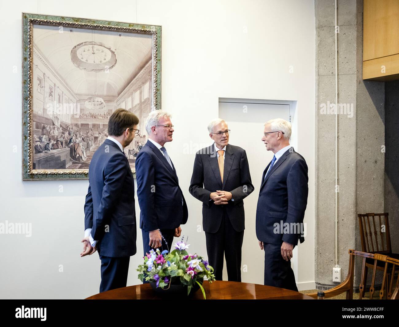 THE HAGUE - Steven van Weyenberg, outgoing Minister of Finance, and ...