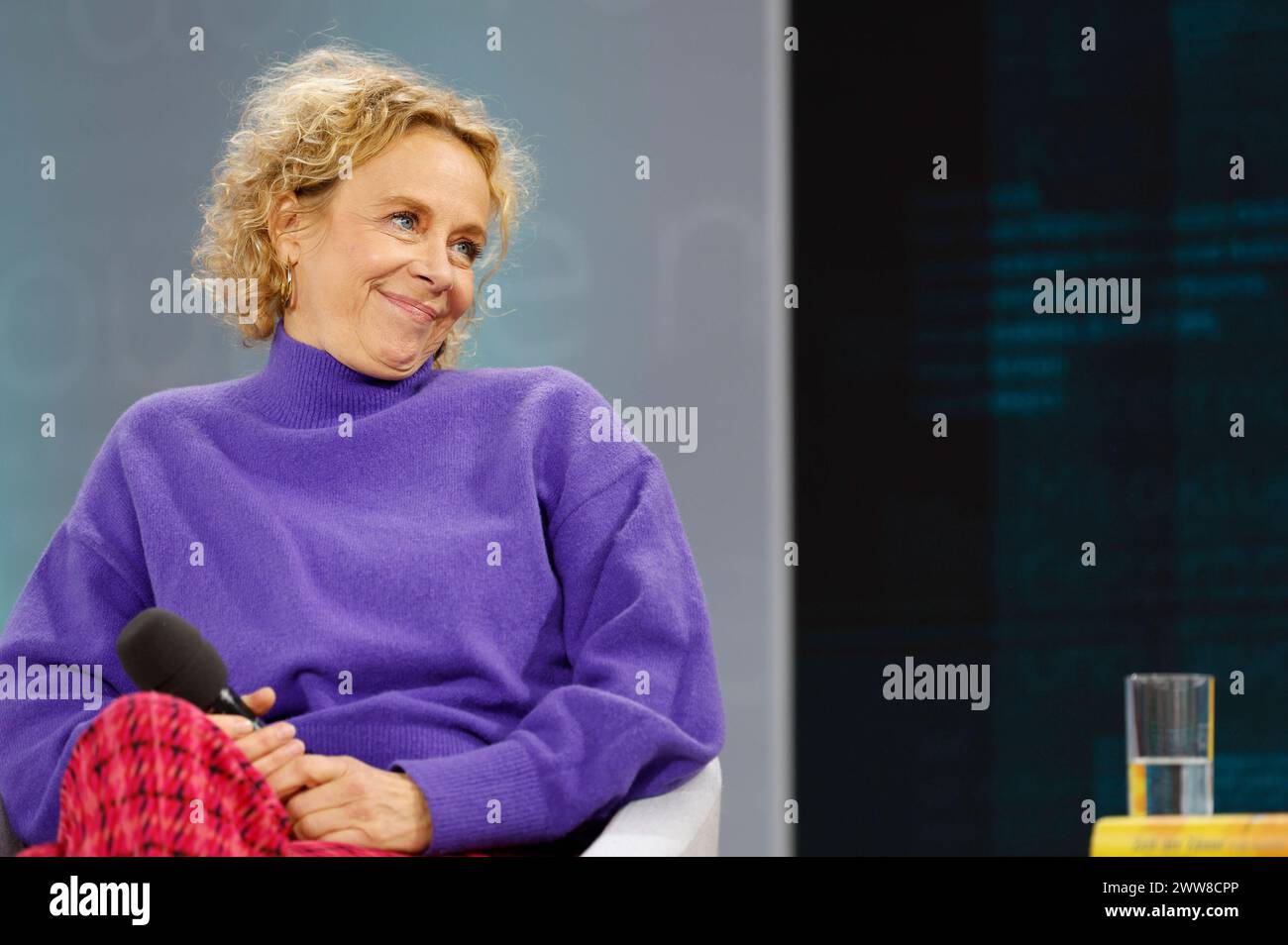 Katja Riemann im Gespräch zu ihrem Buch Zeit der Zäune auf der ARD, ZDF ...