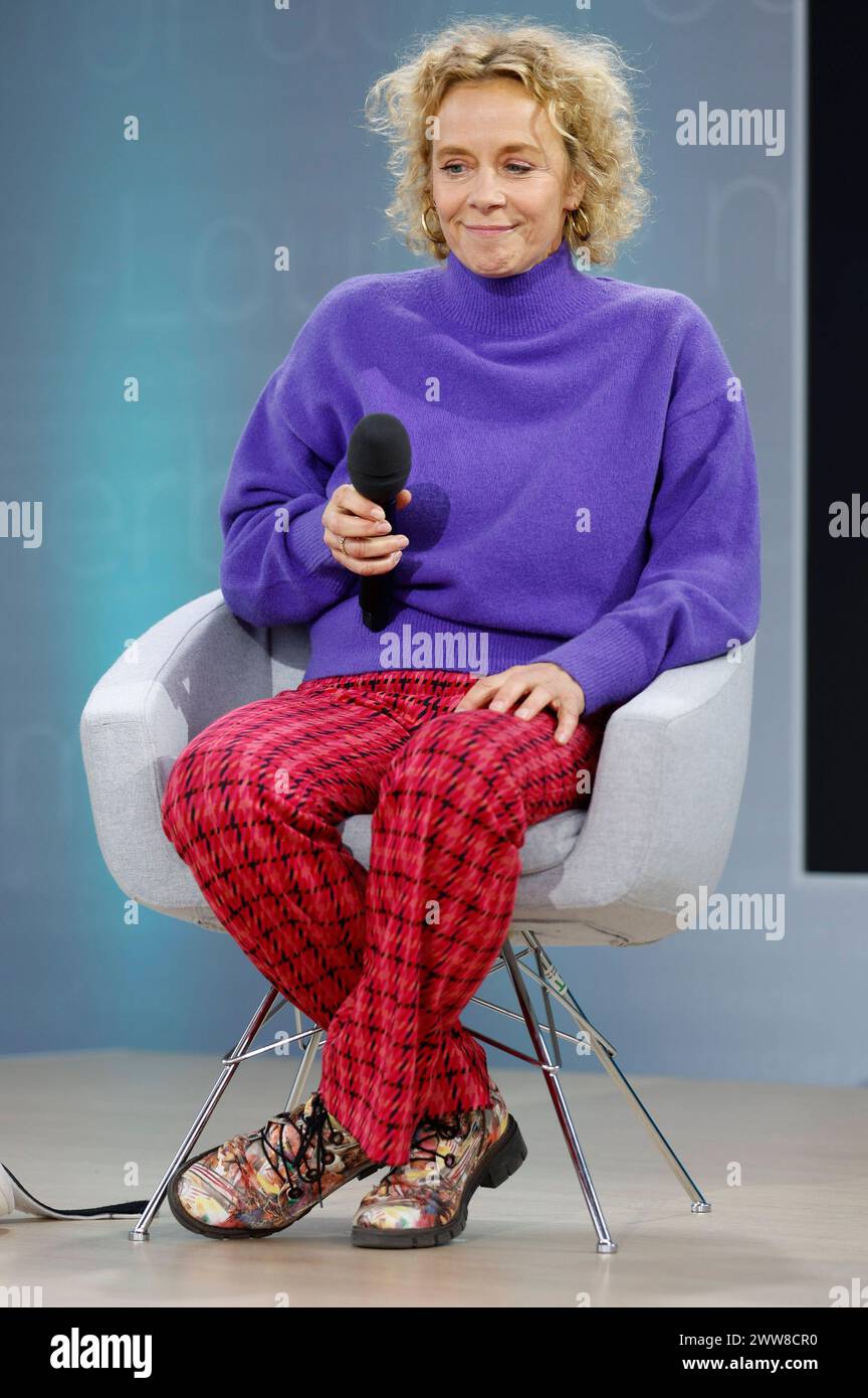 Katja Riemann im Gespräch zu ihrem Buch Zeit der Zäune auf der ARD, ZDF ...