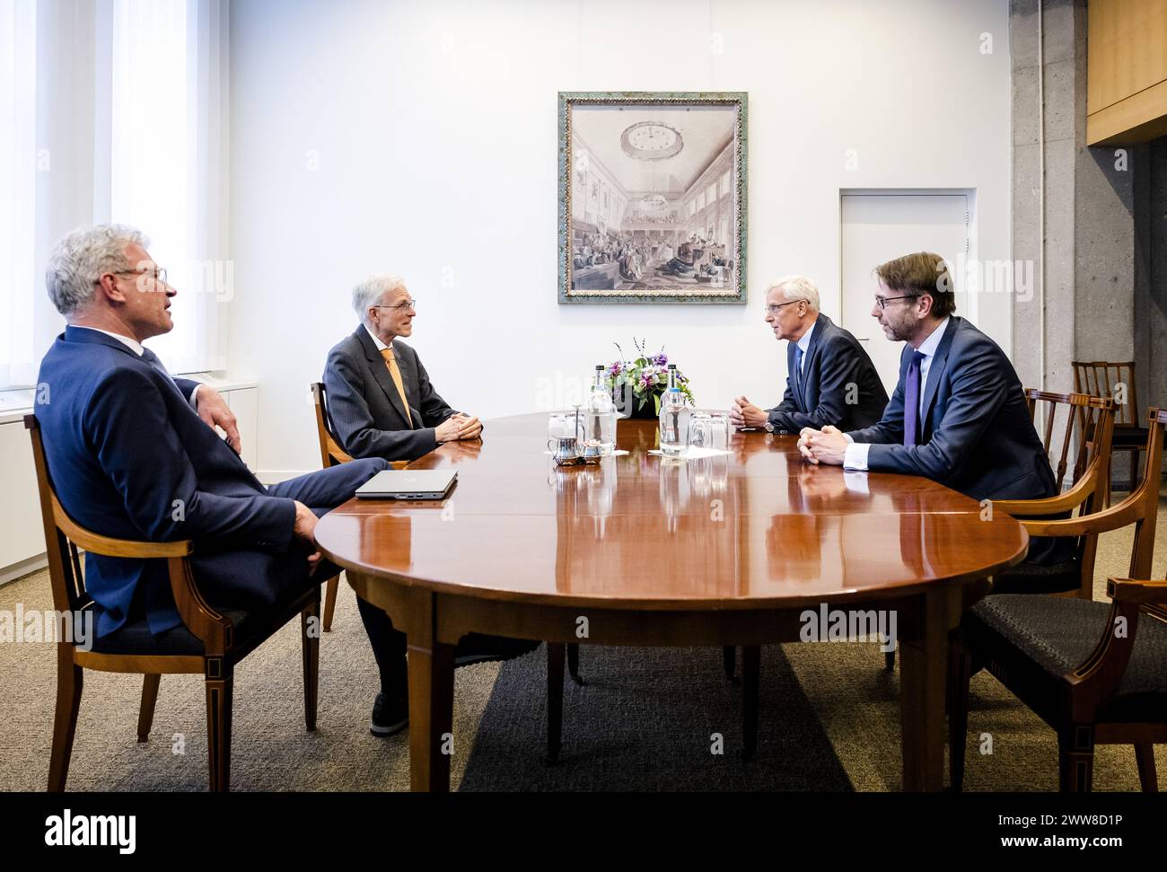 THE HAGUE - Steven van Weyenberg, outgoing Minister of Finance, and ...