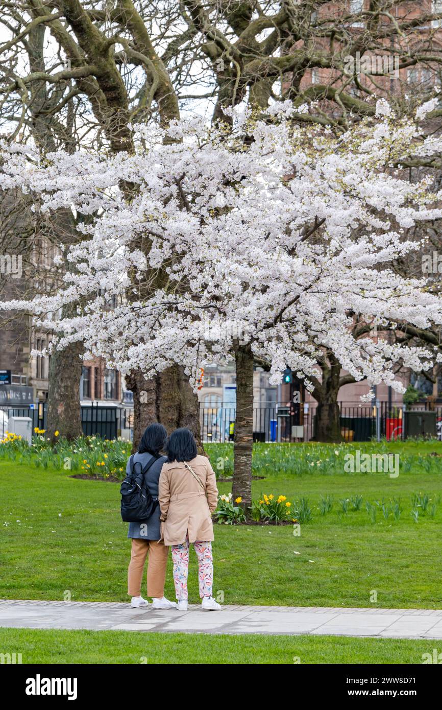 St Andrew Square, Edinburgh, Scotland, UK, 22nd March 2024. UK Weather ...