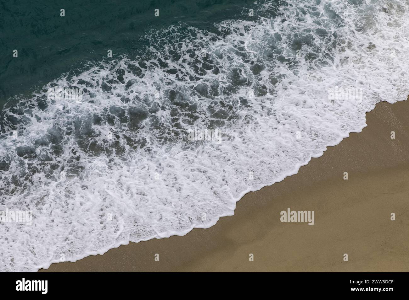 Breaking wave shore beach hi-res stock photography and images - Alamy