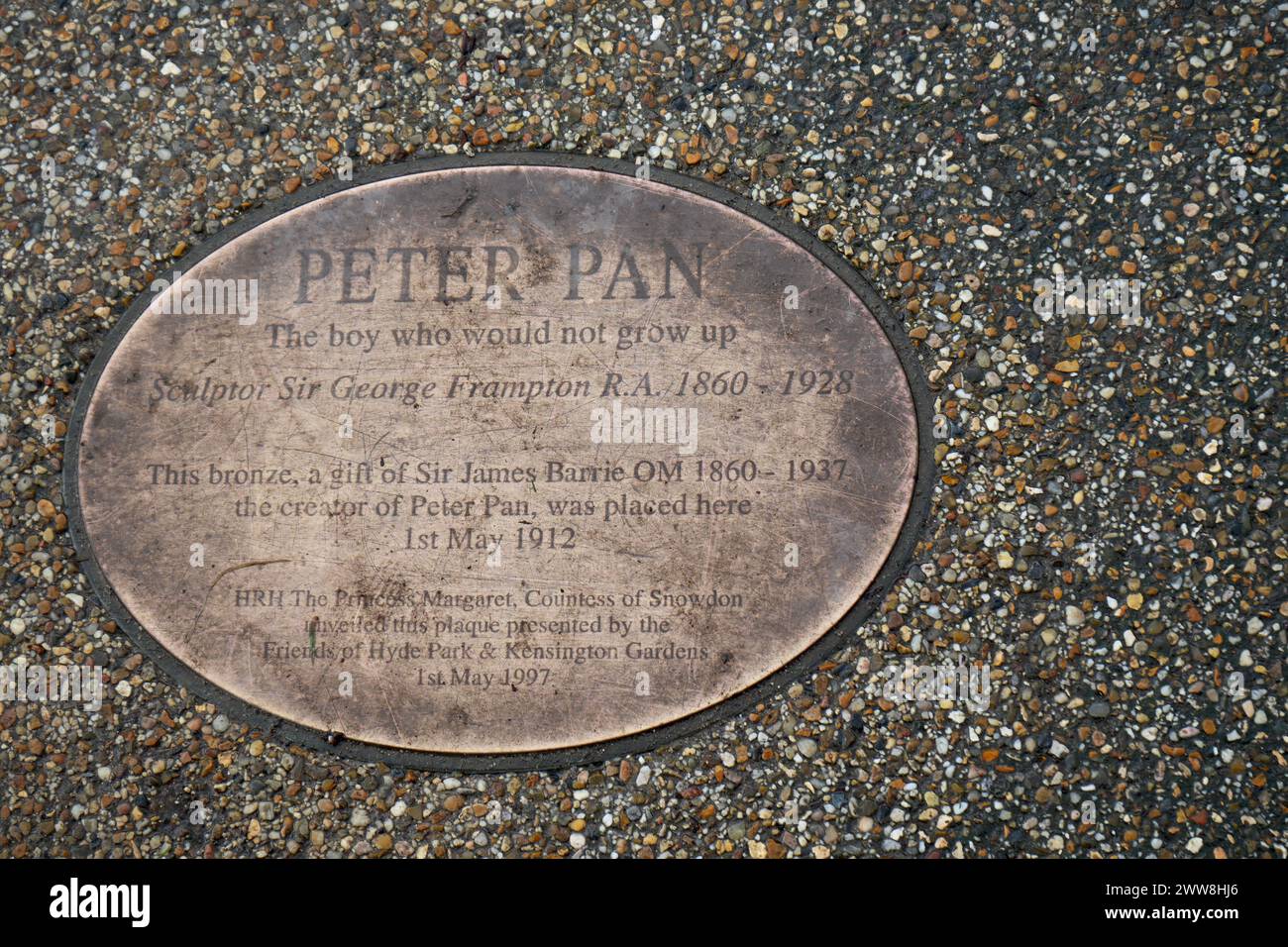 Barrie bronze sculpture hi-res stock photography and images - Alamy